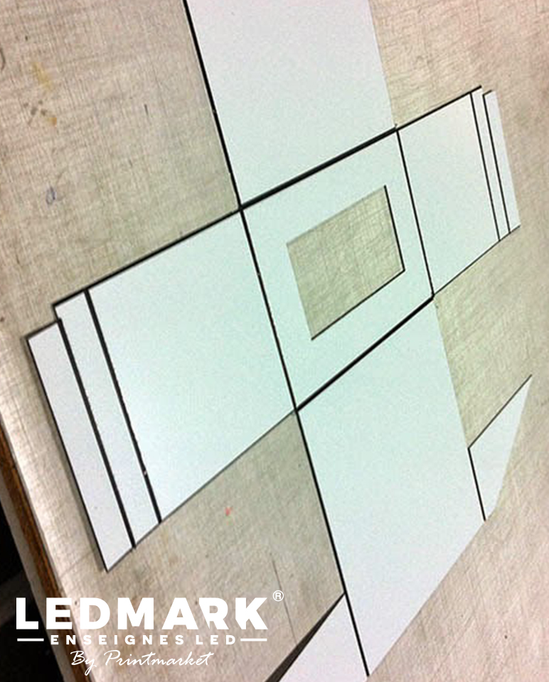 LEDMARK by PrintMarket - Création d'enseignes LED lumineuses à Paris